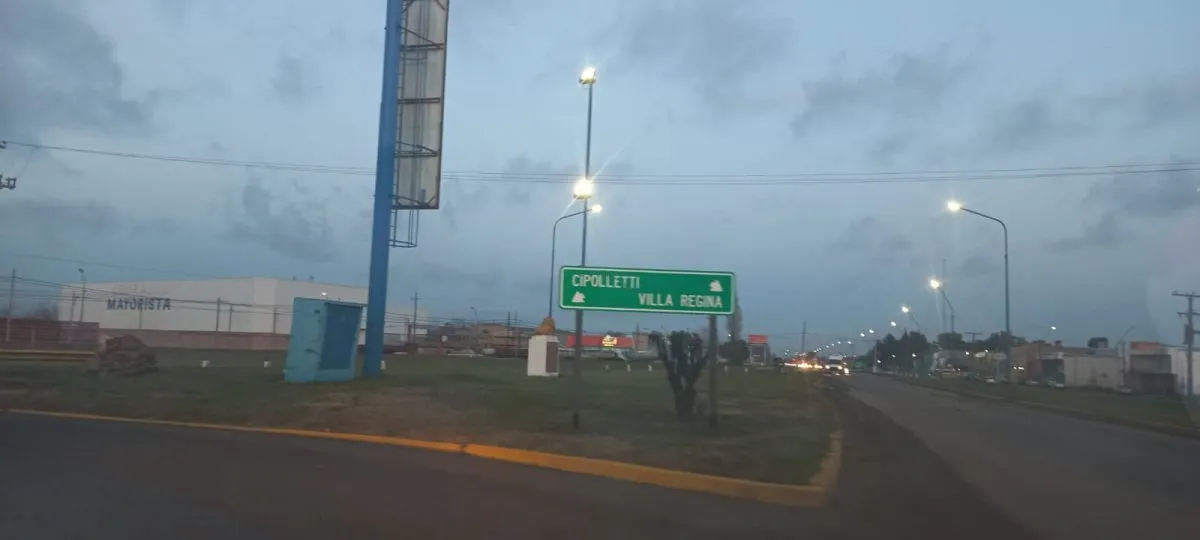 Se equivocaron con el cartel muchachos: La confusa señalización de un ...