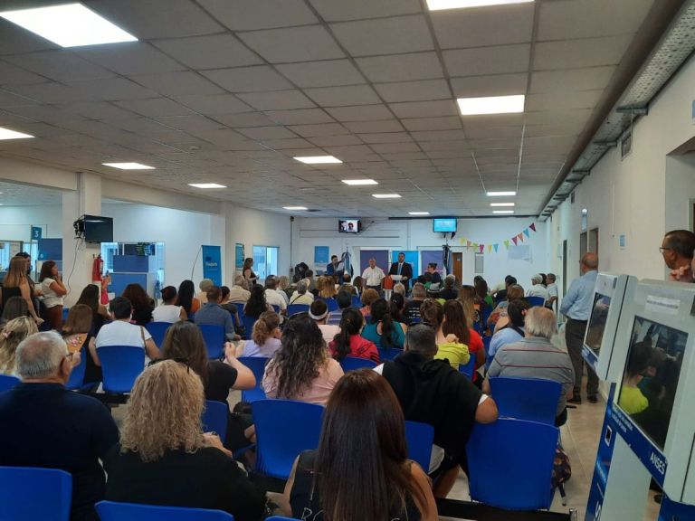 Con la entrega de la jubilación 10 mil, Delgado deja la Anses de Roca y ...