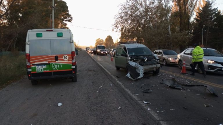 Fuerte choque sobre Ruta 22 y Vintter - RocaNoticias.com