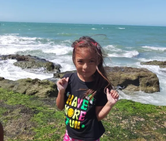 Eluney, la niña que vendía hielo para conocer el mar, finalmente cumplió su sueño | ANR ...