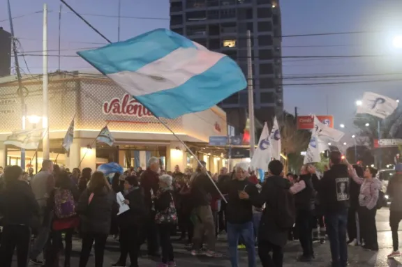 Marchan por CFK en Roca: "si detienen a Cristina que quilombo se va a ...