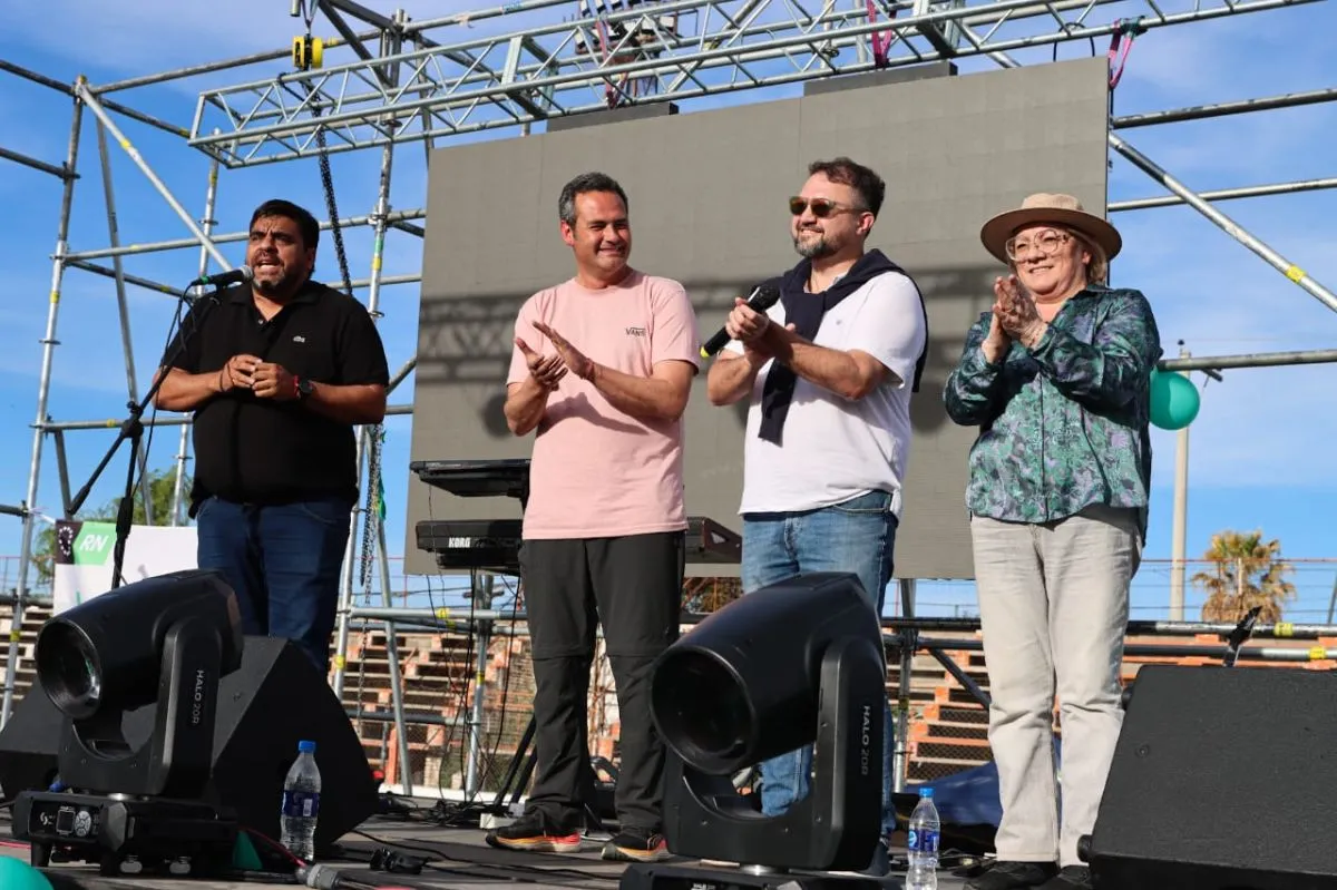 Más de 4.000 personas bailan y esperan por Antonio Ríos y Sele Vera en ...