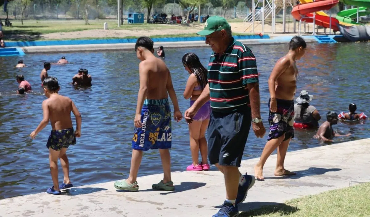 Con 39 grados, alertan por el golpe de calor infantil: síntomas y ...