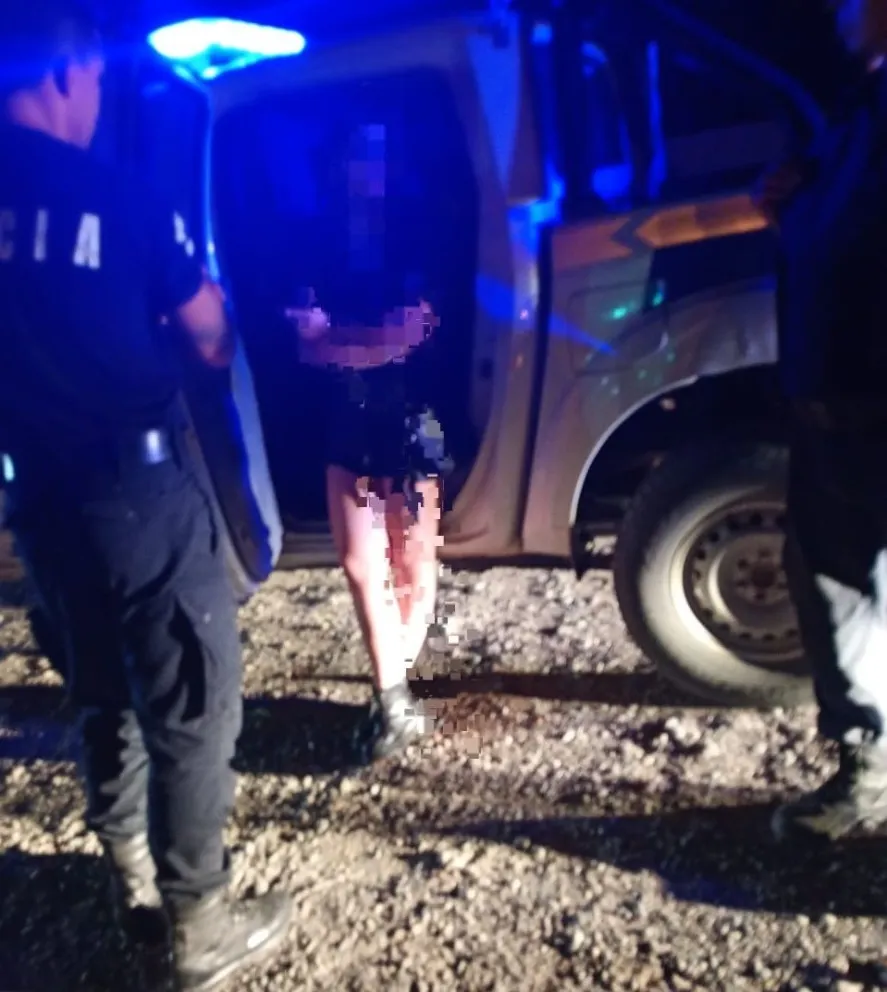 Heroico rescate de madrugada al oeste de Roca: una joven cayó con su ...