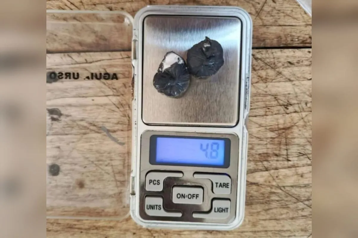 Intentó pasar droga en un preservativo y la descubrieron | ANR