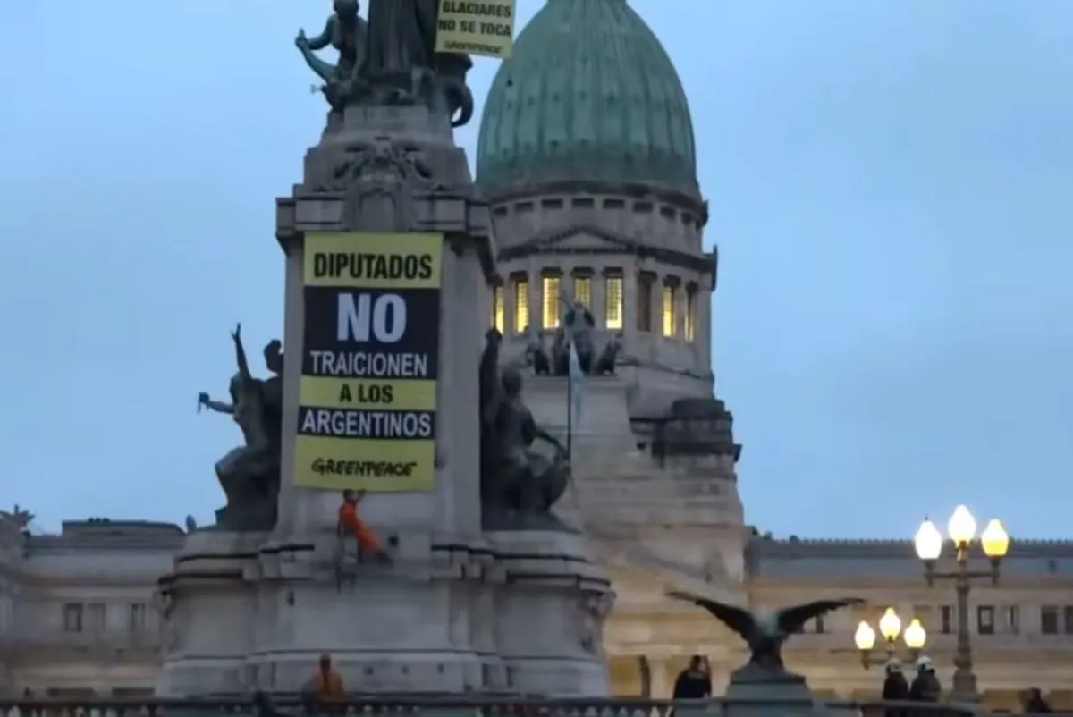 Greenpeace contra la Ley de Glaciares: activistas se treparon al ...